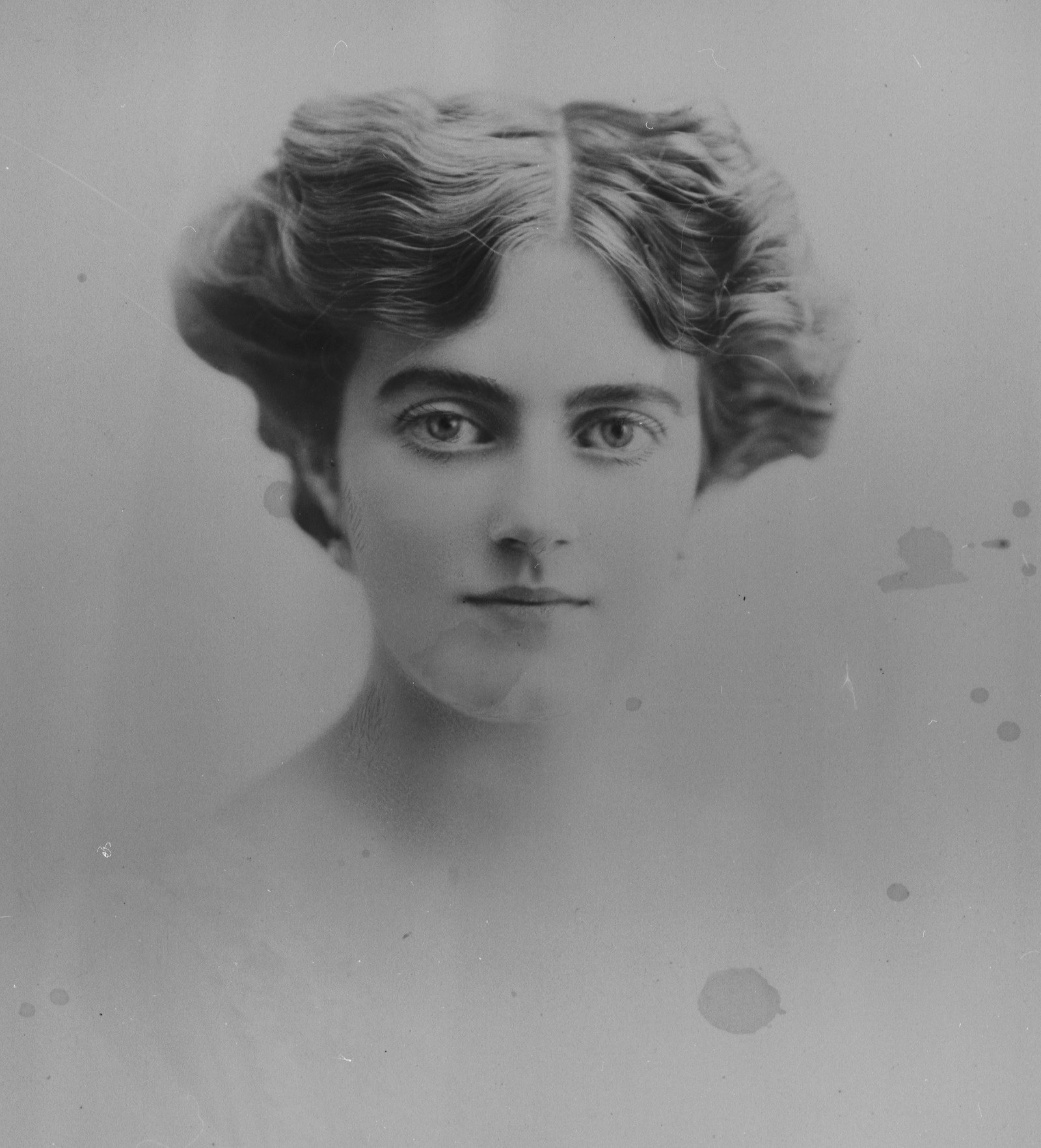 Clementine at the time of her engagement to Churchill, 1908 ...